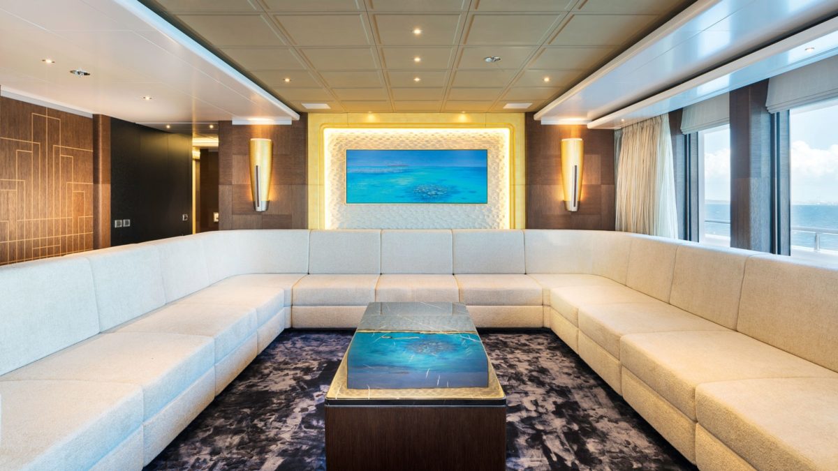 Dünyanın en büyük yatlarından White Rabbit'in göz atın - Sailing Türkiye