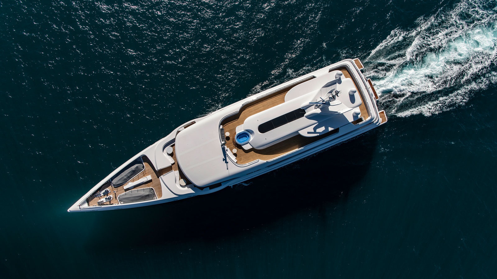 Dünyanın en büyük yatlarından White Rabbit'in göz atın - Sailing Türkiye