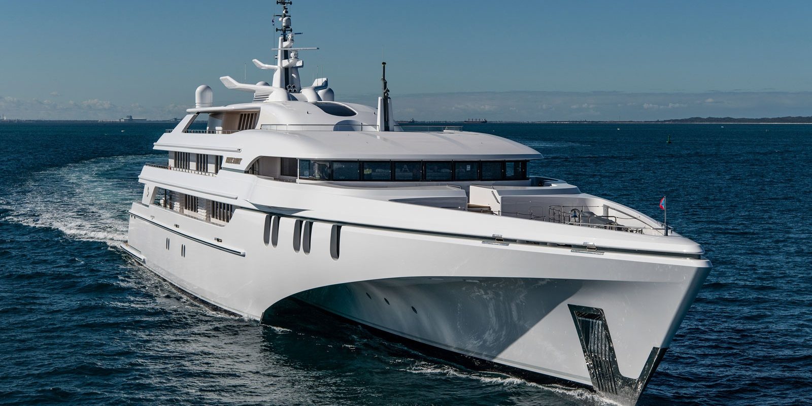 Dünyanın en büyük yatlarından White Rabbit'in göz atın - Sailing Türkiye