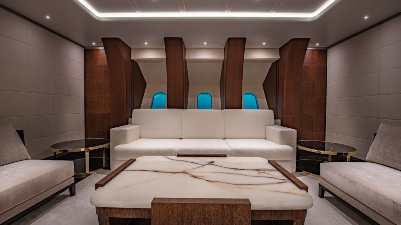 Dünyanın en büyük yatlarından White Rabbit'in göz atın - Sailing Türkiye