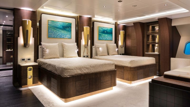 Dünyanın en büyük yatlarından White Rabbit'in göz atın - Sailing Türkiye