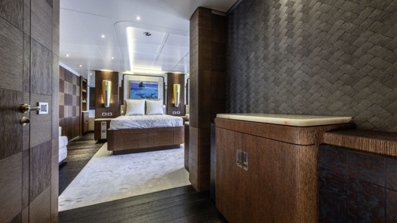 Dünyanın en büyük yatlarından White Rabbit'in göz atın - Sailing Türkiye